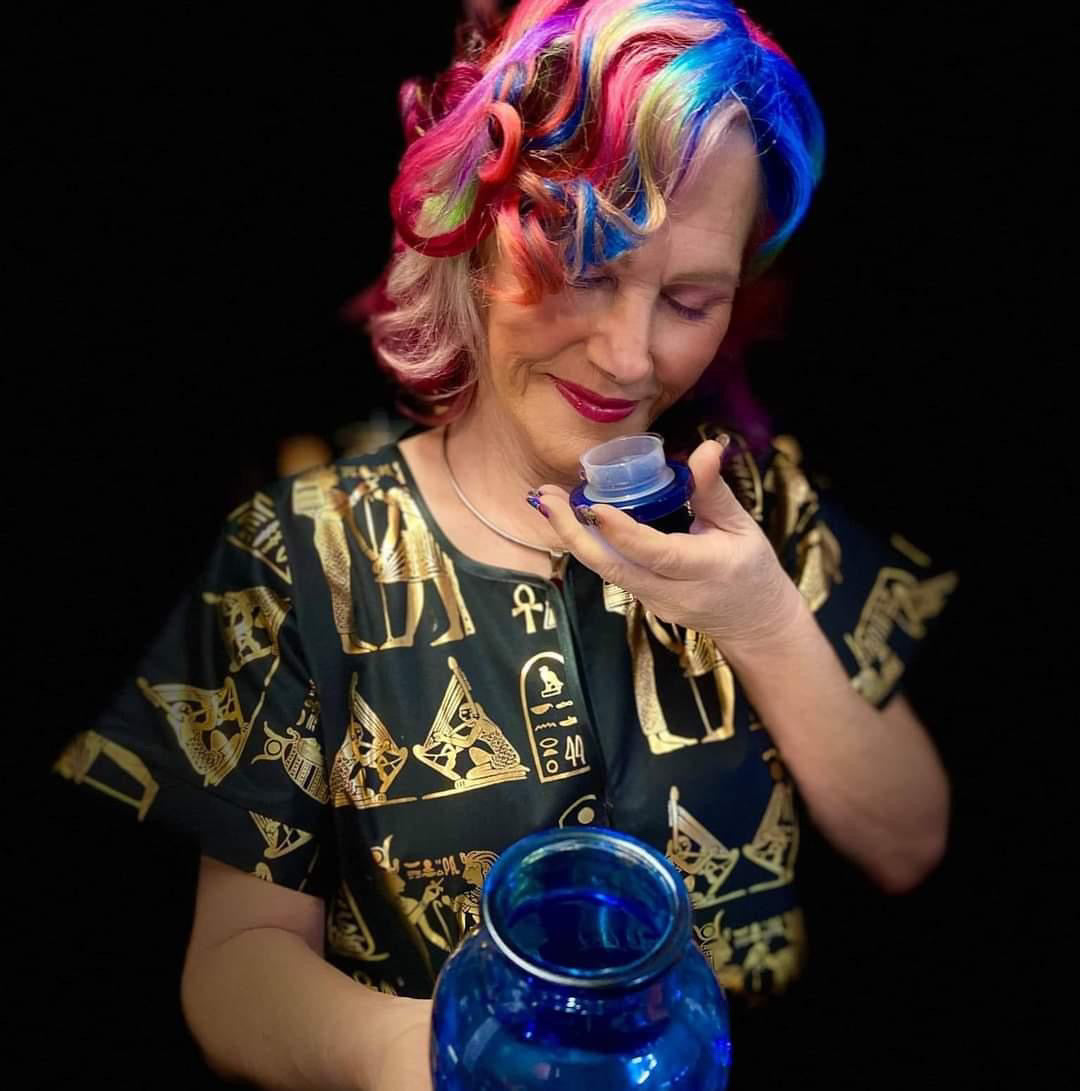 Queens of Egyptのオイルとは